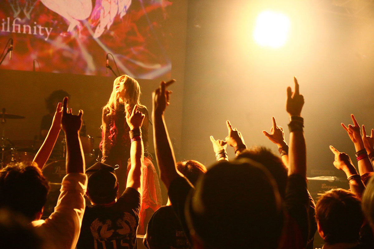 【インタビュー】nilfinity｜逆境を乗り越え更に暗く、怪しく、妖艶にライブハウスに君臨するストーリーテラー | ELICITY｜未だ見ぬアーティストを見つけませんか？